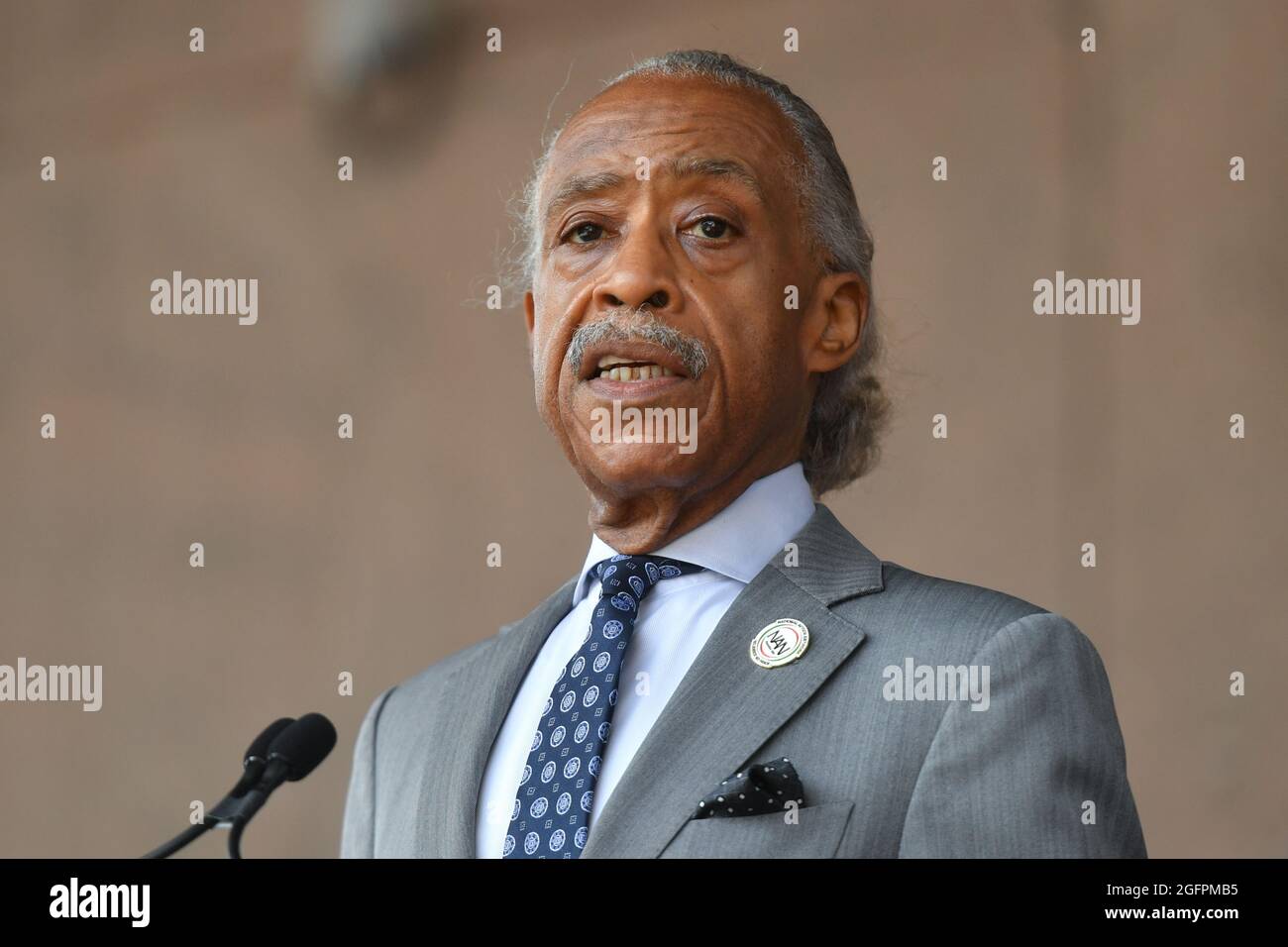 Reverend Al Sharpton speaks at the State office building in Harlem on ...