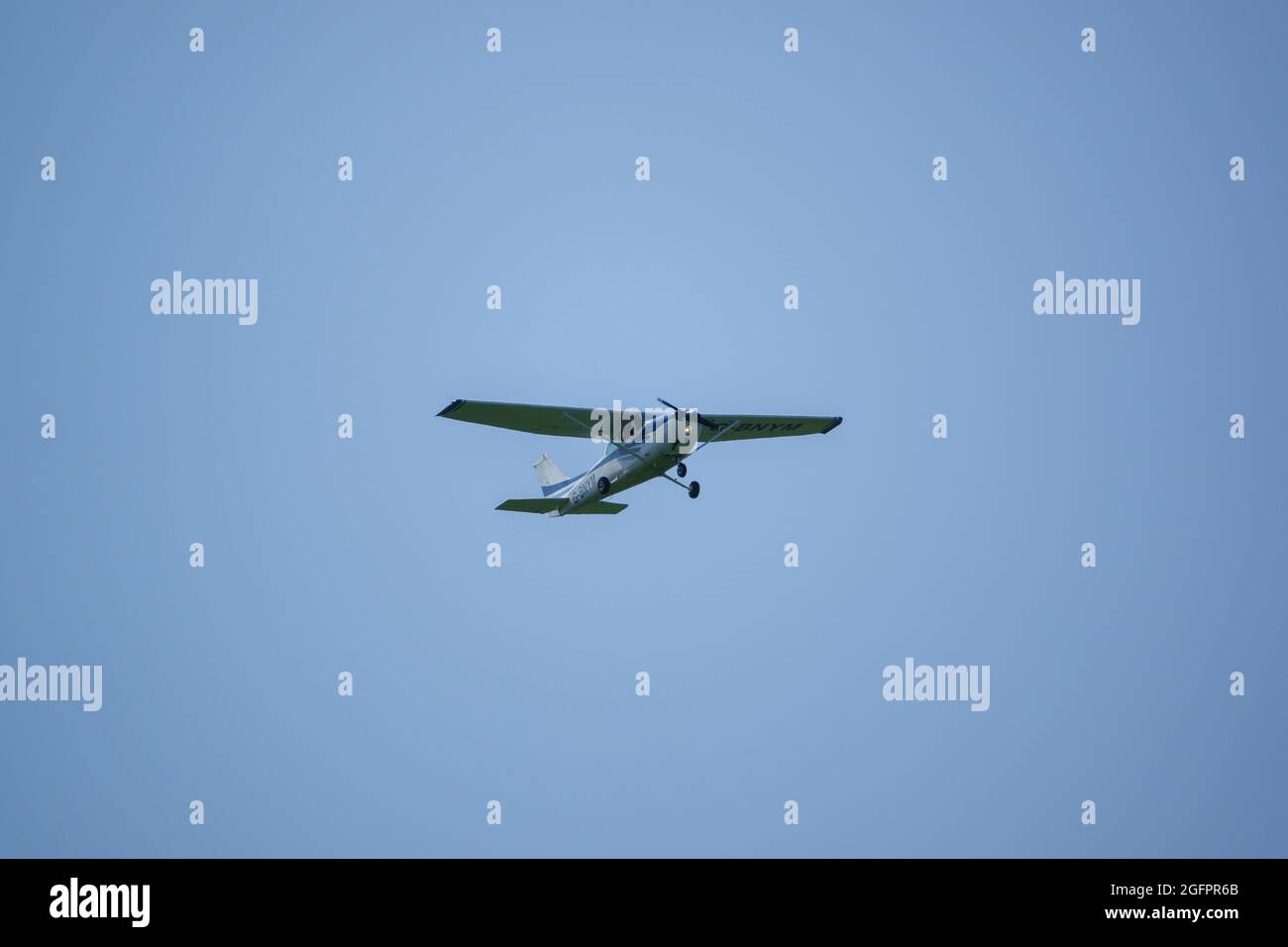 training light aircraft G-BNYM Cessna 172N Skyhawk, Kestrel Syndicate ...