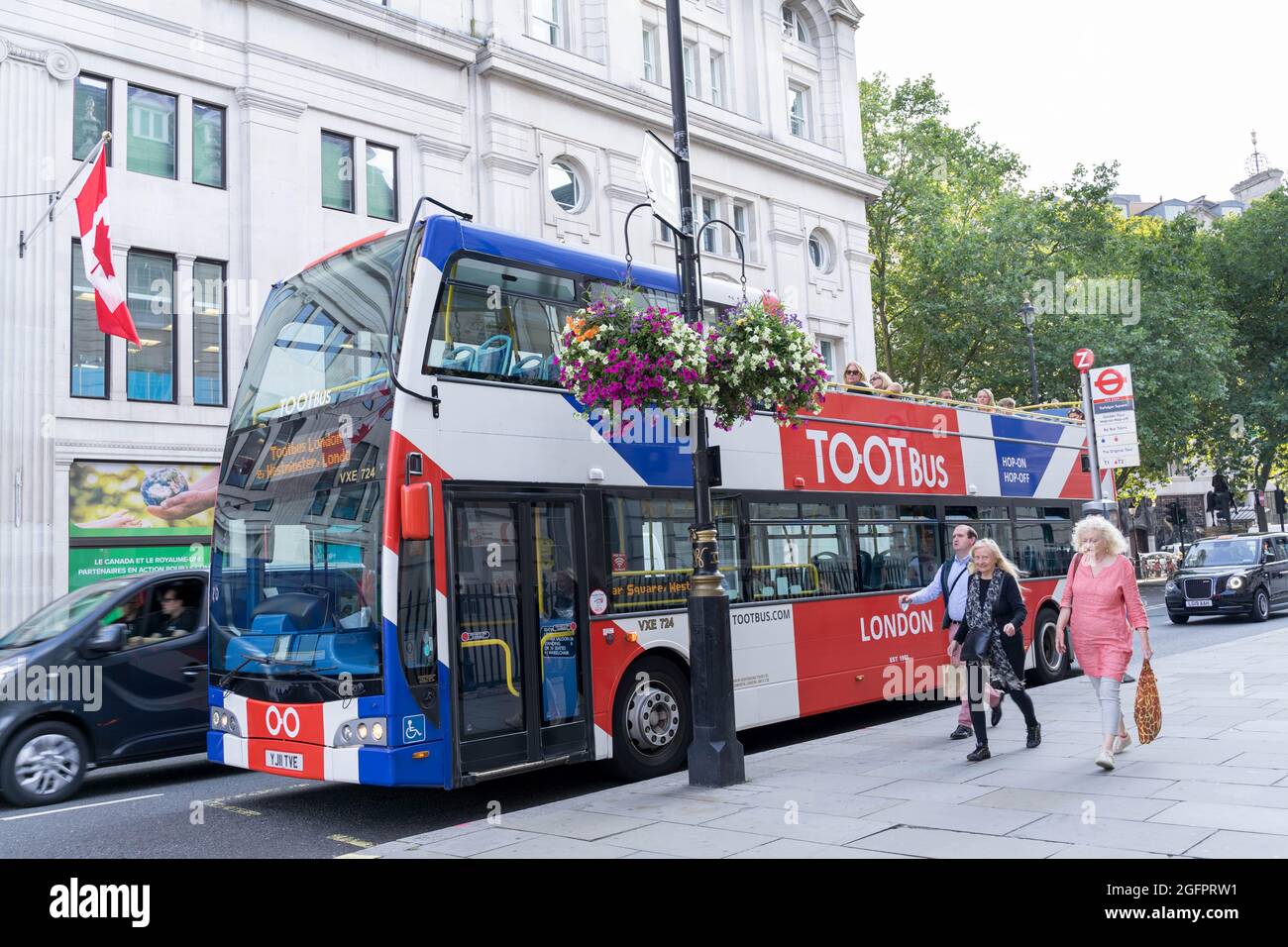 Tourists on open top TOOT bus Stock Photo - Alamy