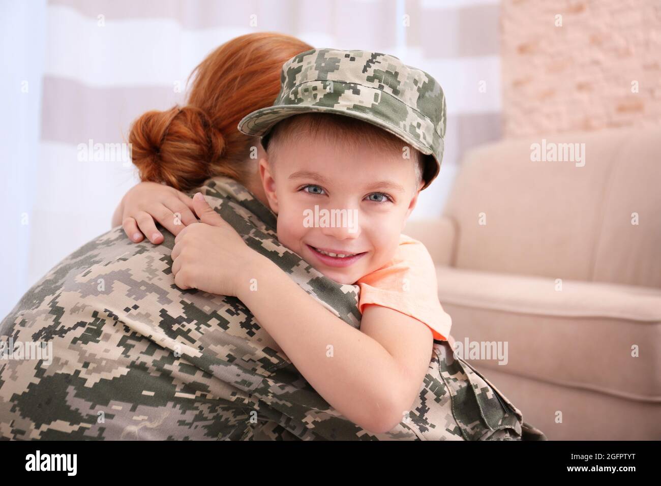 Mother soldier and little kid in the room Stock Photo - Alamy