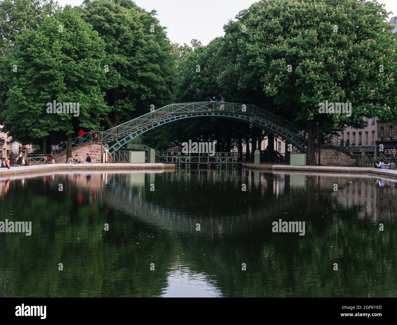 Cast iron footbridges hi-res stock photography and images - Alamy