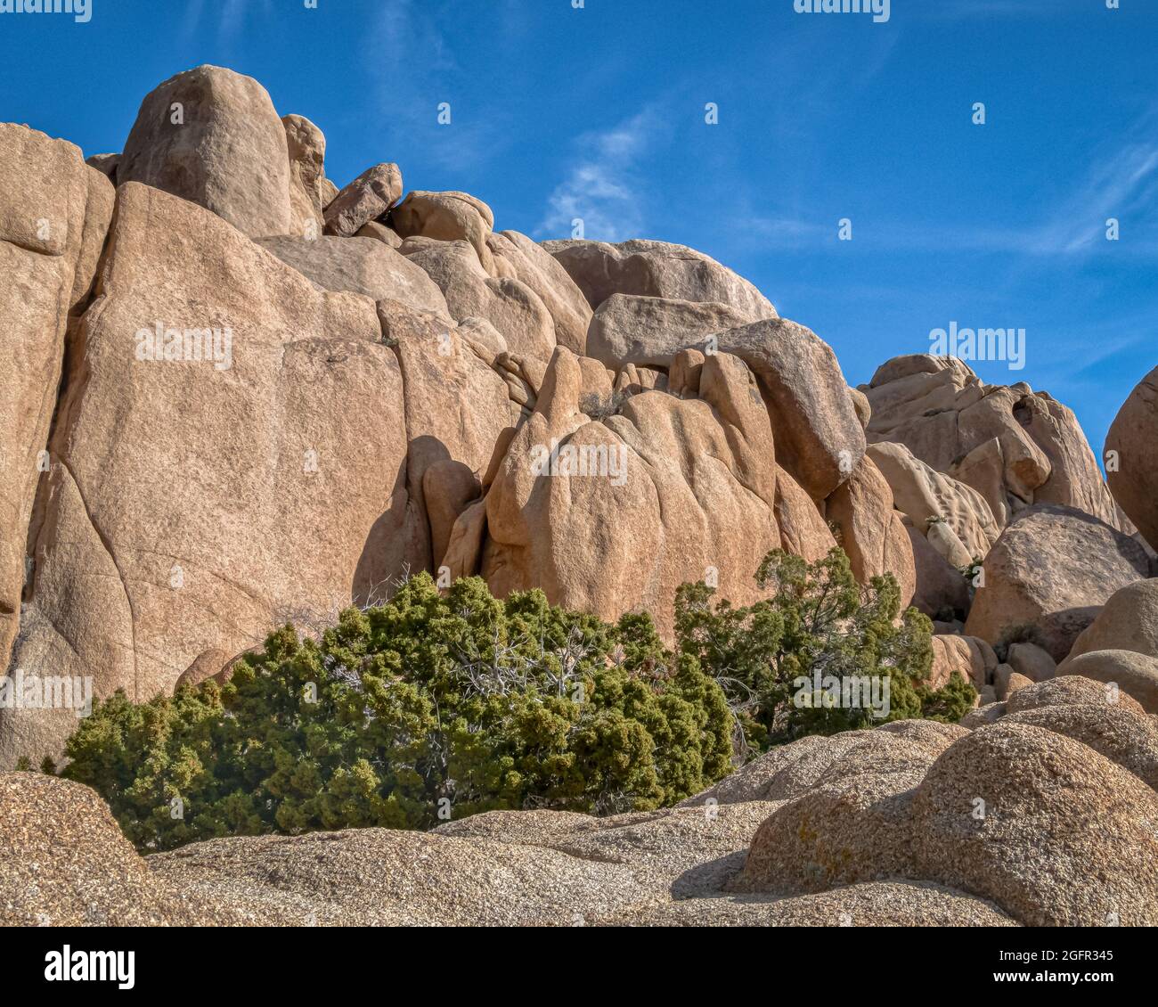 Split boulders hi-res stock photography and images - Alamy
