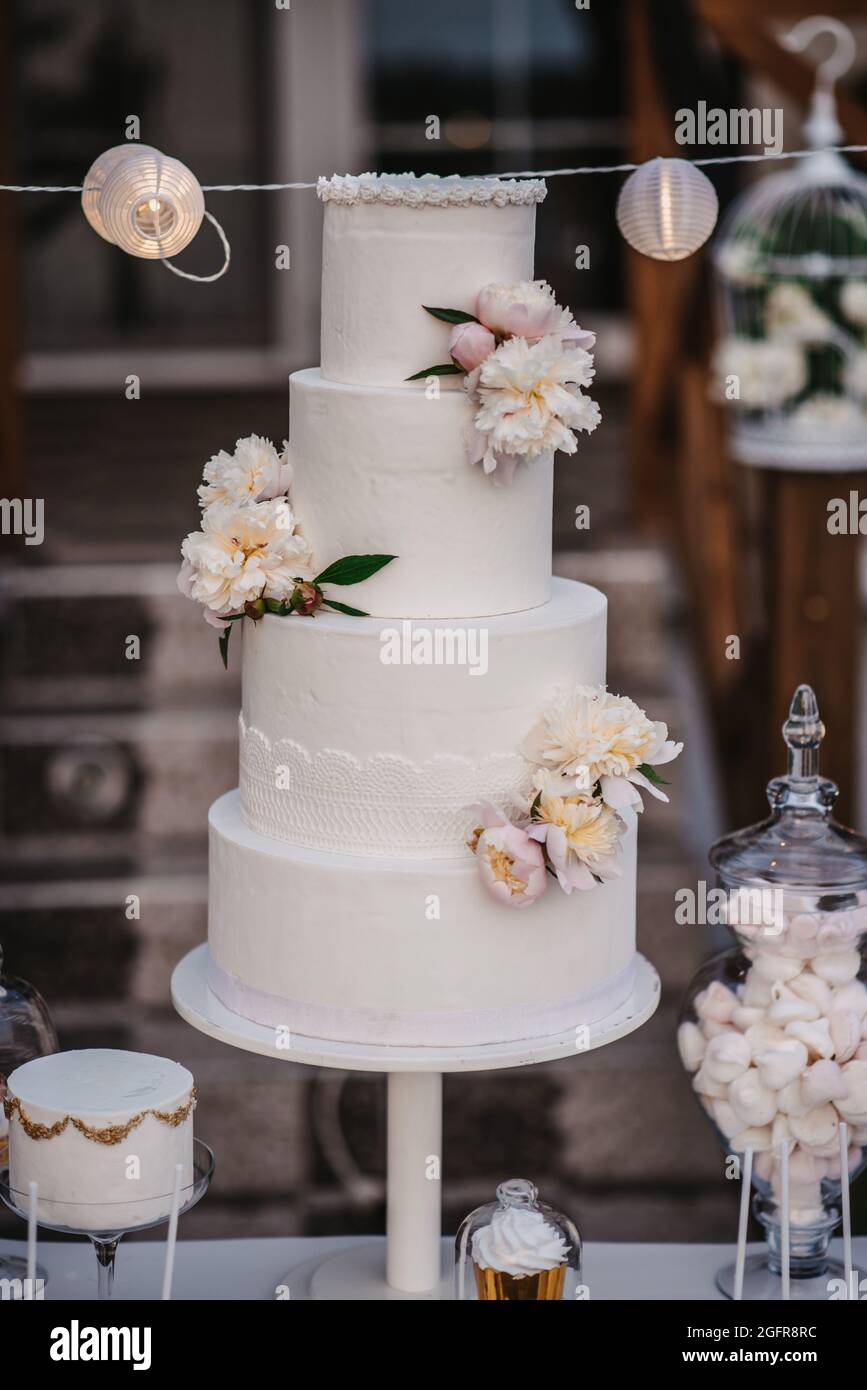 Corner with cakes and desserts for the wedding ceremony Stock Photo - Alamy