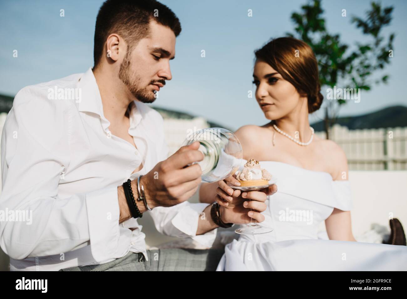 Beautiful Serbian couple during the wedding ceremony Stock Photo - Alamy
