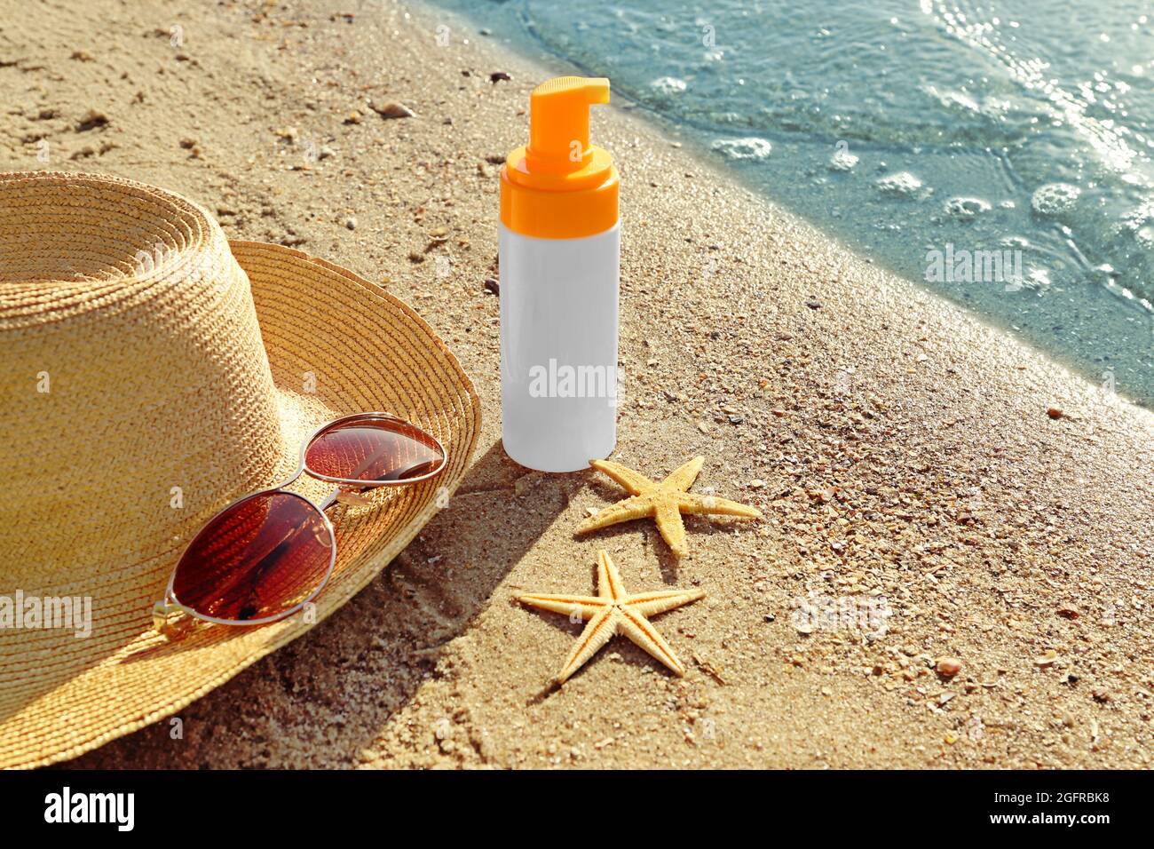 Sun protection set on the beach Stock Photo - Alamy