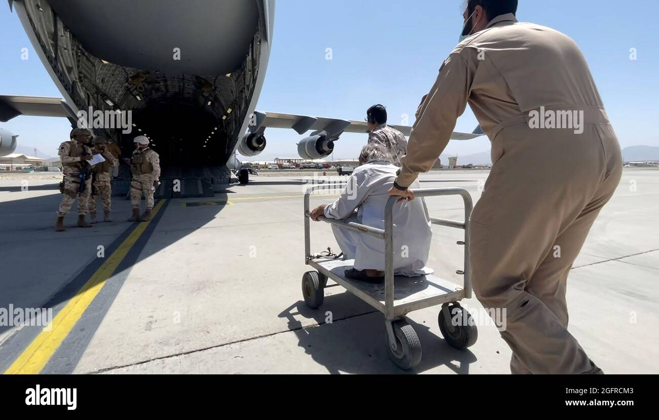 Kabul, Afghanistan. 26th Aug, 2021. Refugees are evacuated from Hamid ...