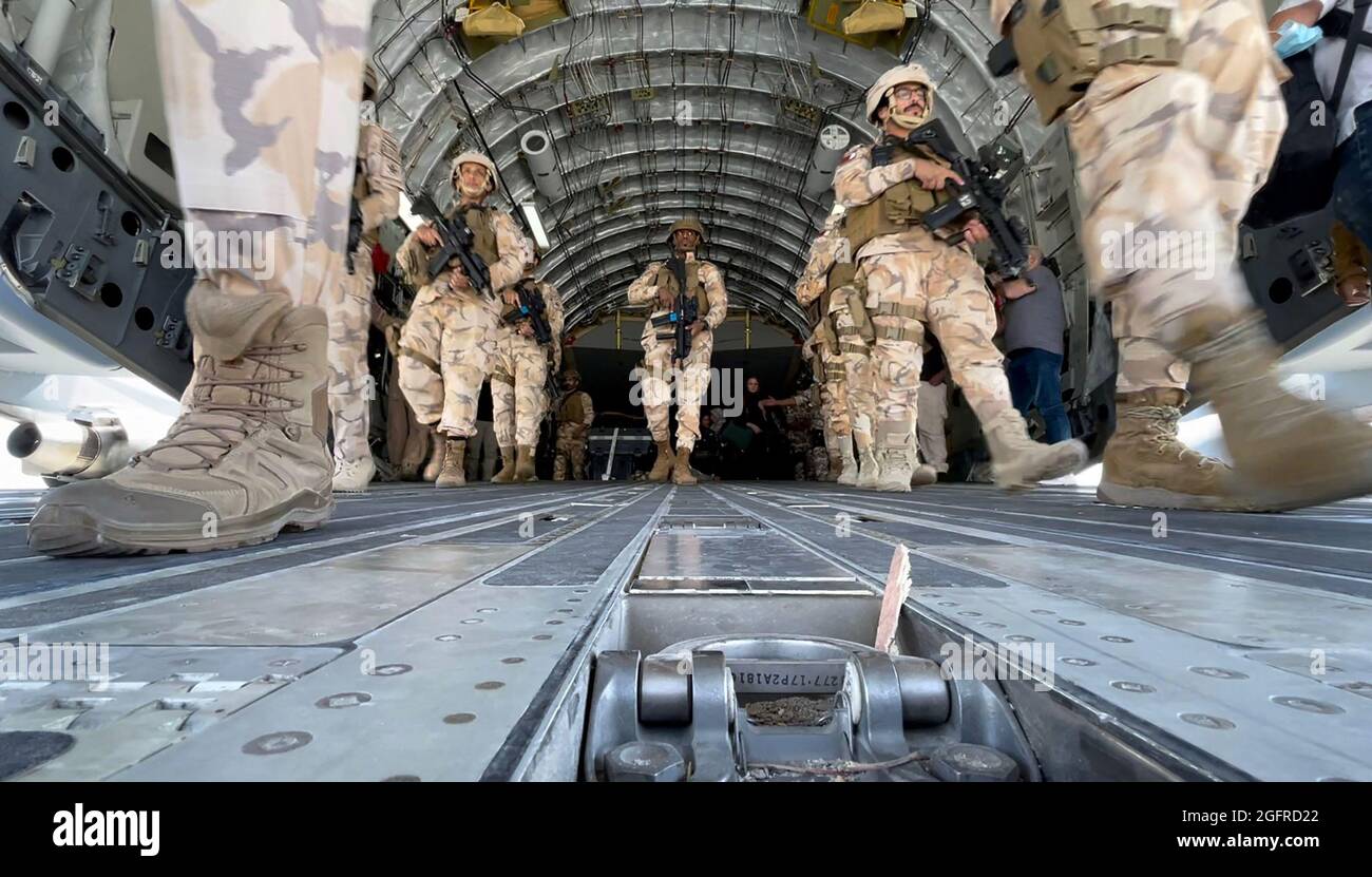 Kabul, Afghanistan. 26th Aug, 2021. Refugees are evacuated from Hamid ...