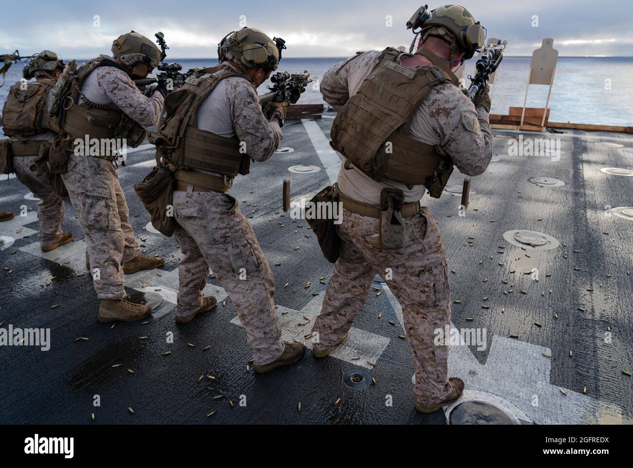 PACIFIC OCEAN (August 8, 2021) U.S. Marine Corps recon Marines assigned ...