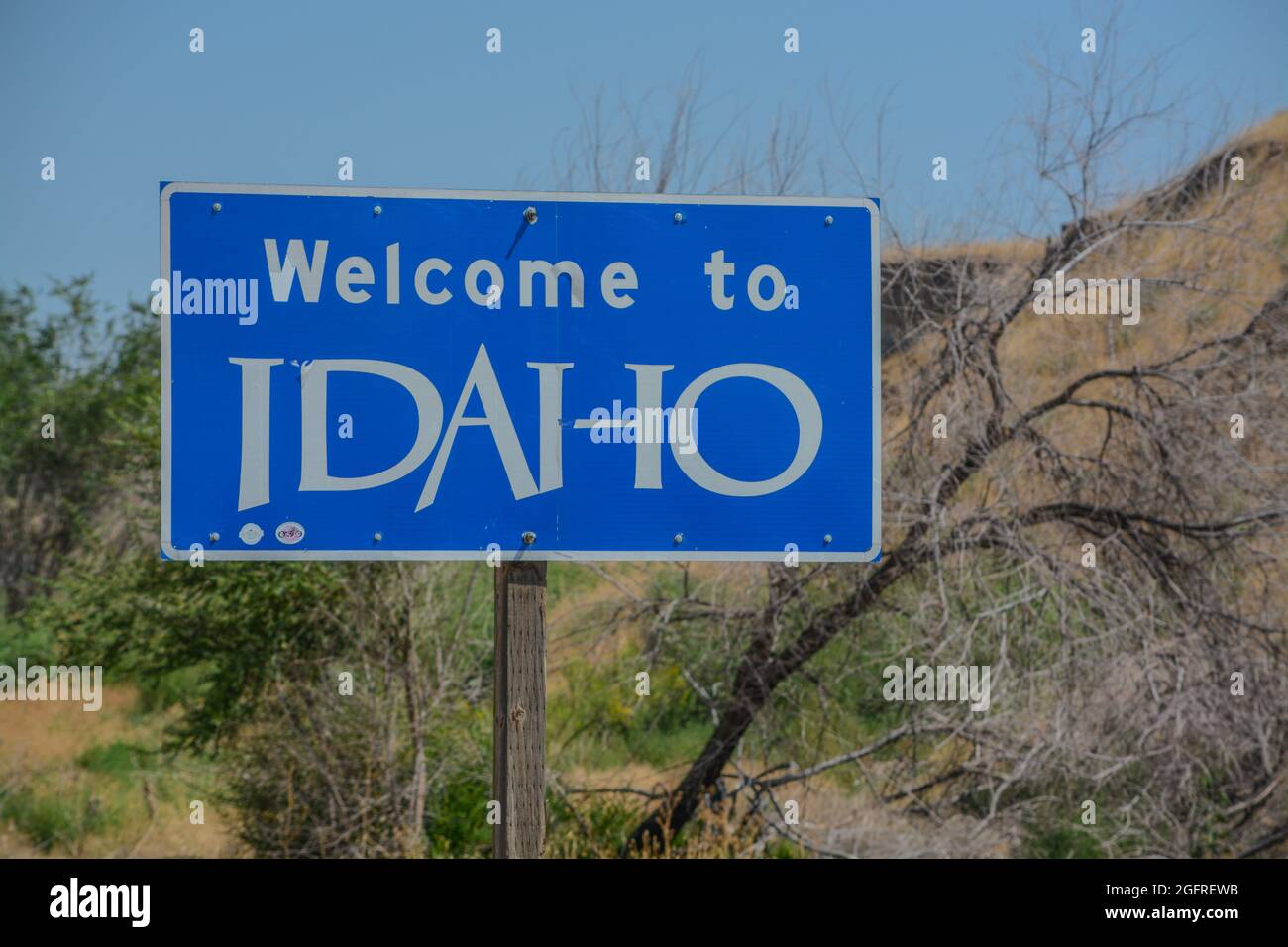 The Idaho State line border sign for travelers visiting Stock Photo - Alamy