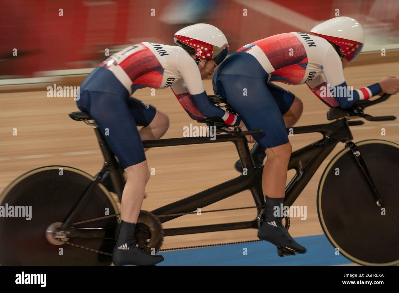 Tokyo, Japan. 26th Aug, 2021. Sophie Unwin and pilot Jenny Holl of ...
