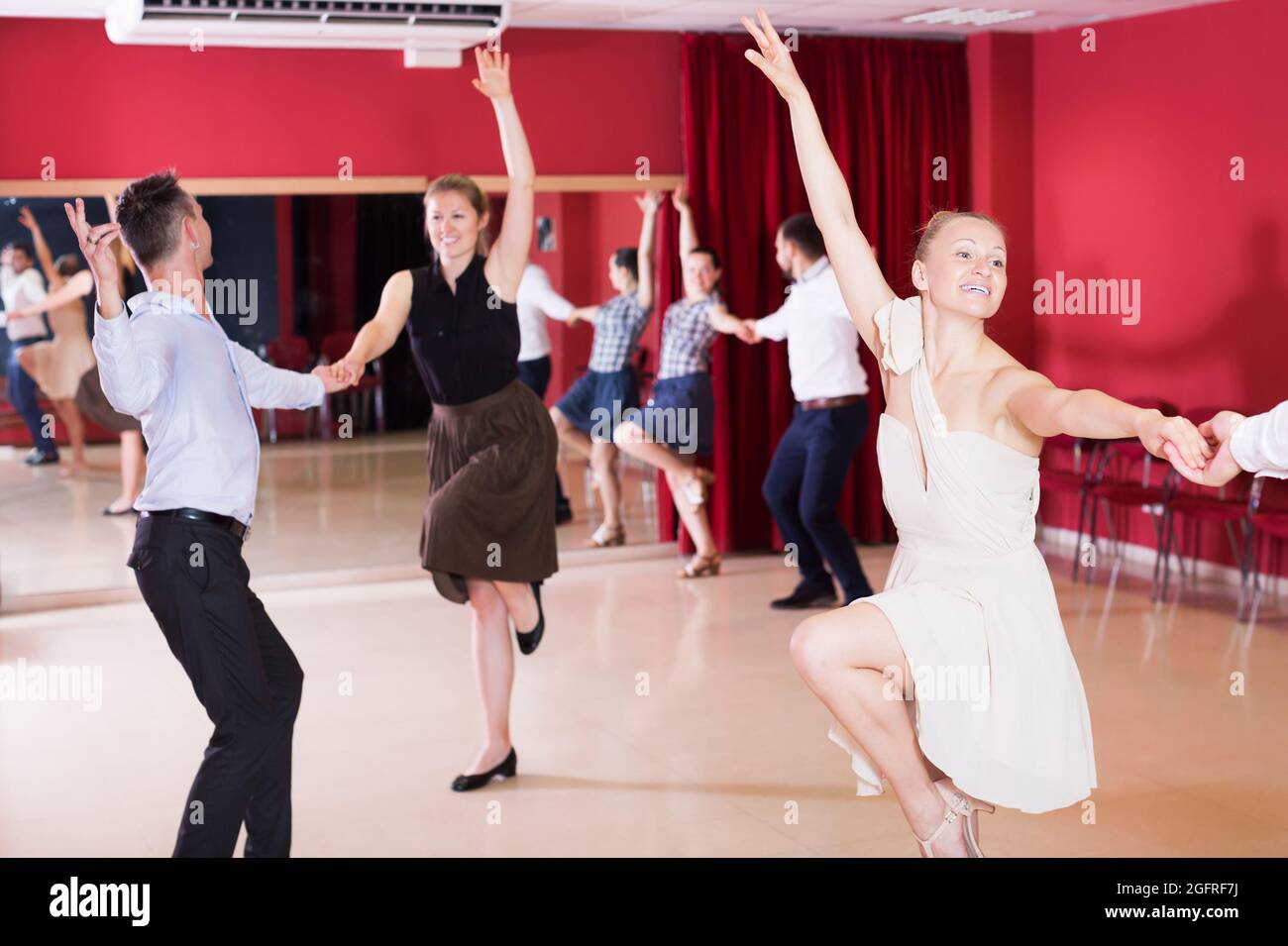 Couples practice studio dance hi-res stock photography and images - Alamy