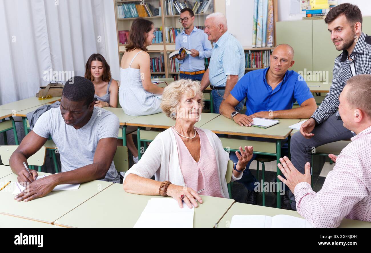 Group different ages discussion during course Stock Photo - Alamy