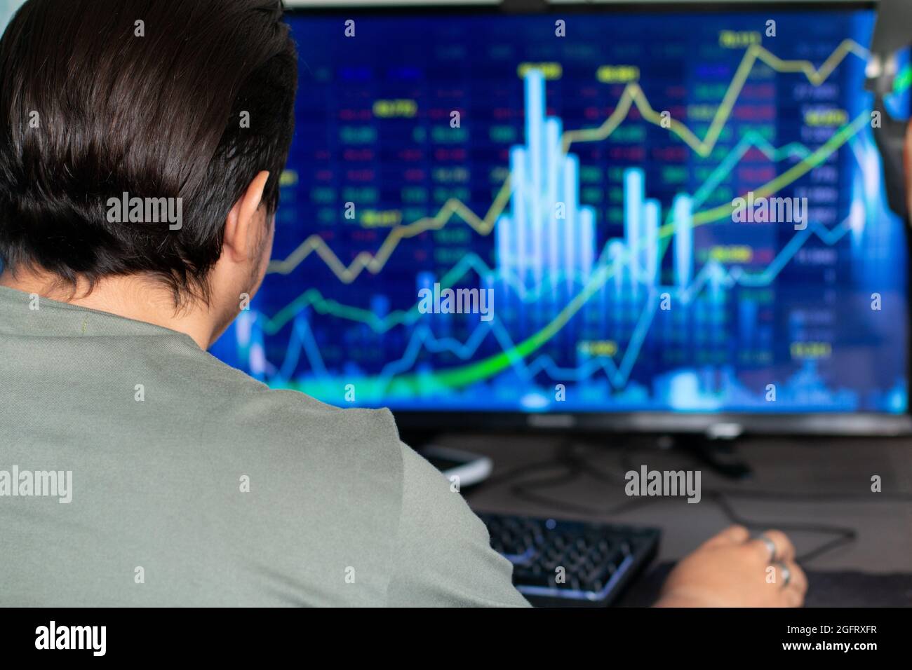 Computer screen analytics hi-res stock photography and images - Alamy