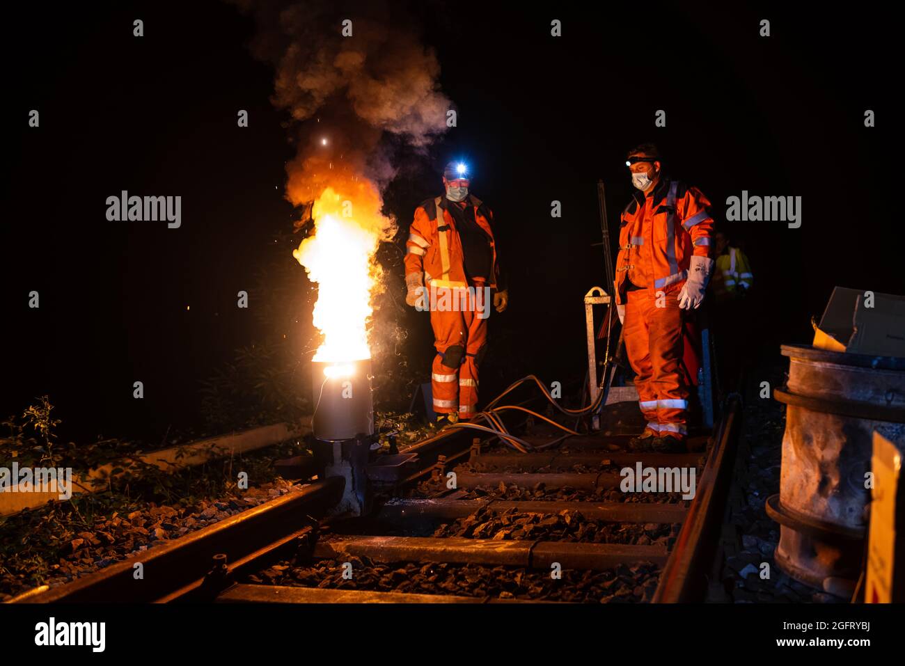 Thermite aluminum iron hi-res stock photography and images - Alamy