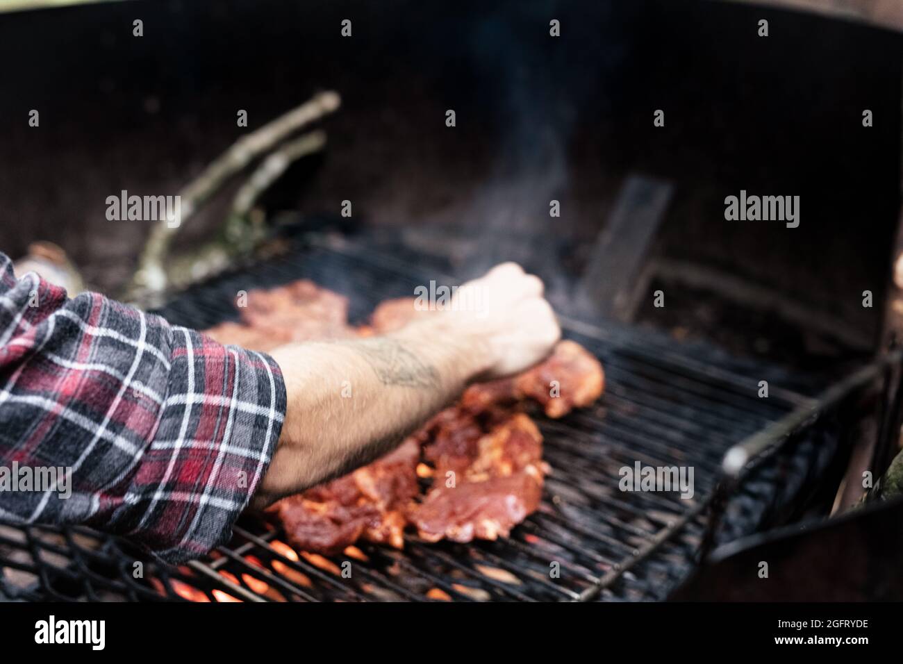 Cooking food over an open fire Stock Photo - Alamy