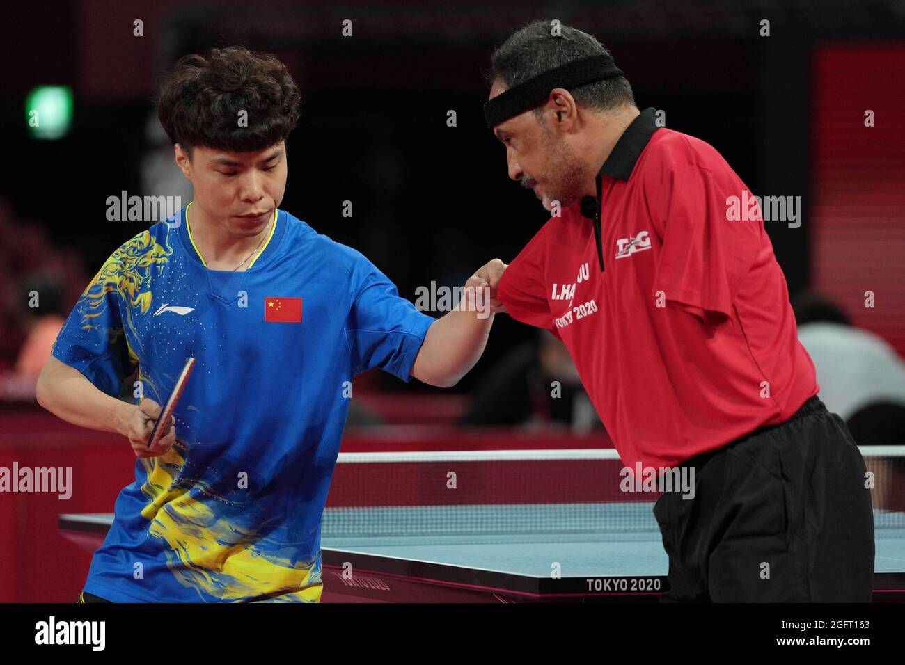 Tokyo, Japan. 27th Aug, 2021. Chen Chao of China greets Ibrahim ...