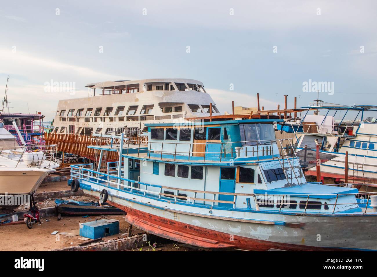 Ship scrap yard hi-res stock photography and images - Alamy