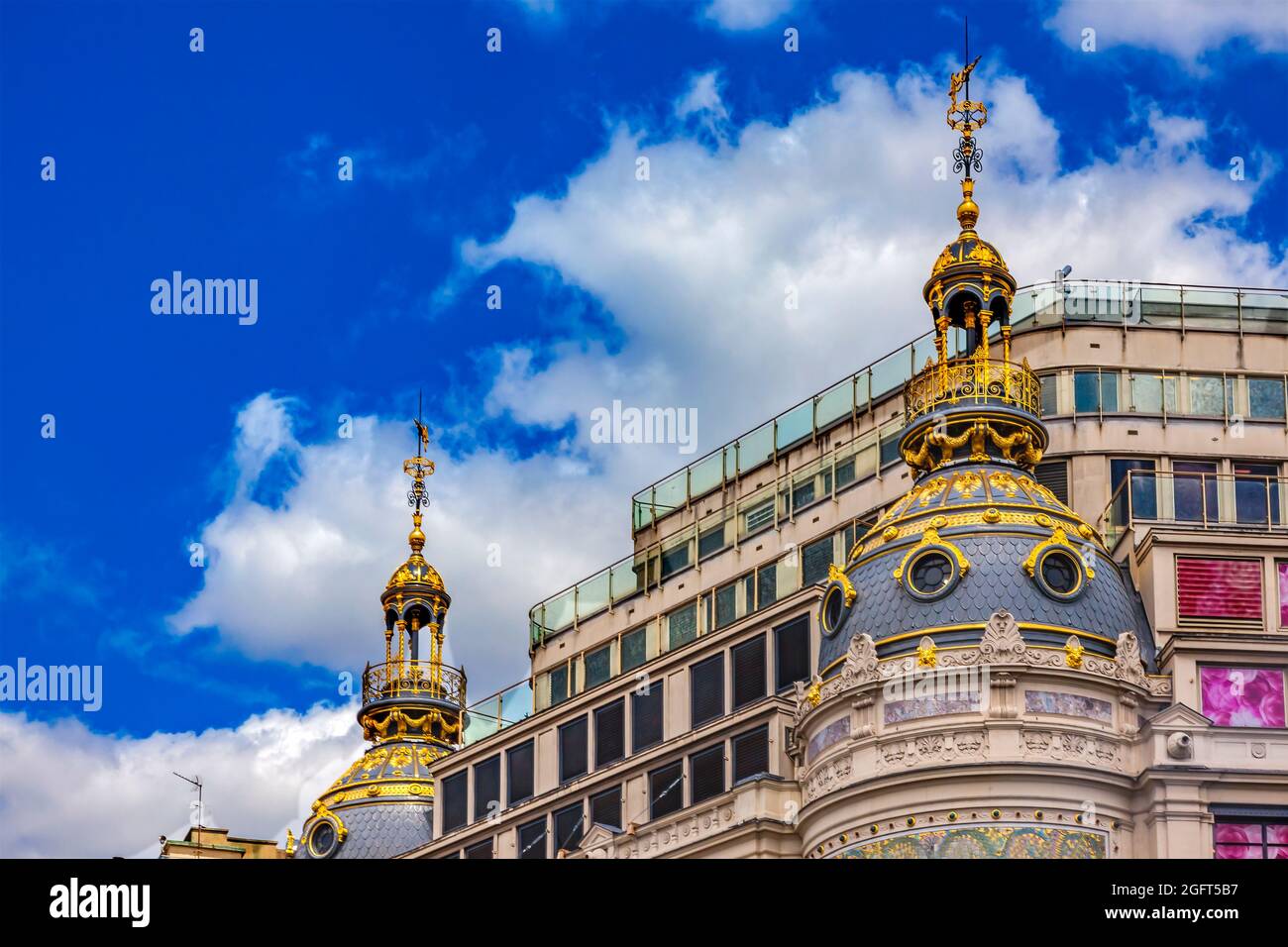 Golden buildings hi-res stock photography and images - Alamy