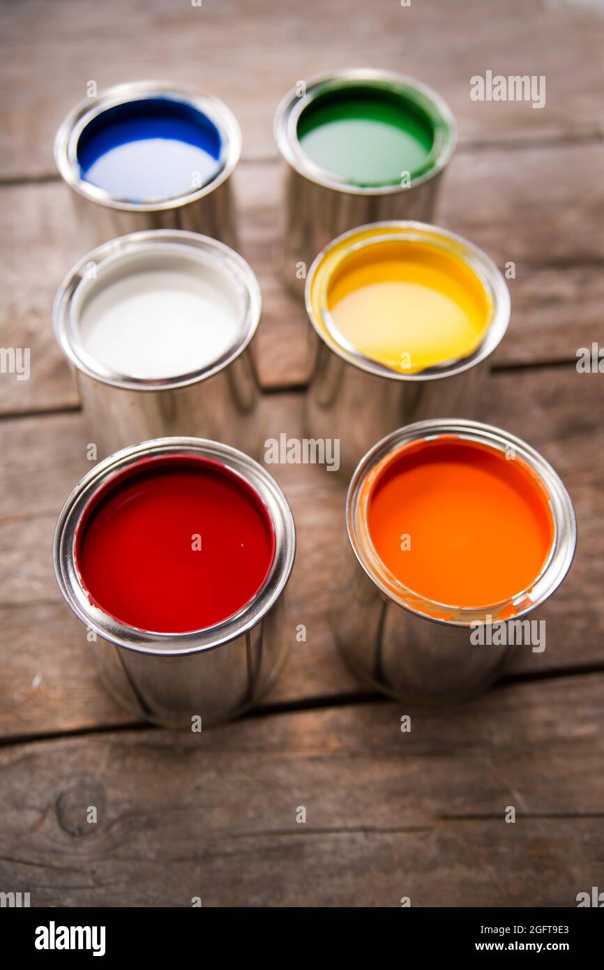 Presentation of a series of cans of paint of various colors Stock Photo ...