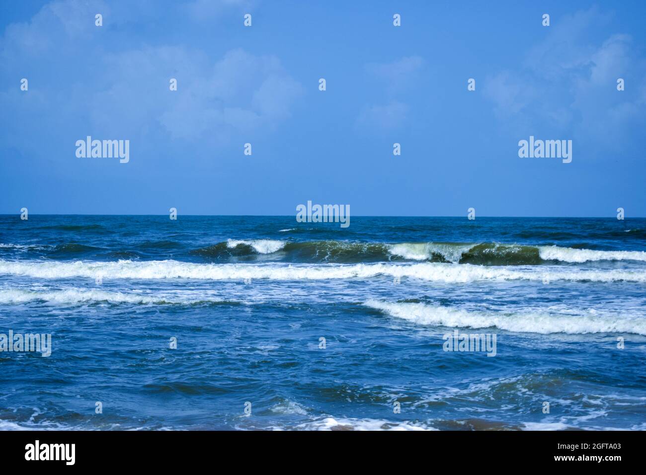 Beautiful ocean waves photography hi-res stock photography and images ...