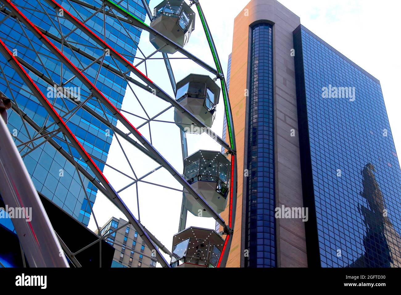 A limited-time Ferris Wheel opens in Times Square offering tourists and ...