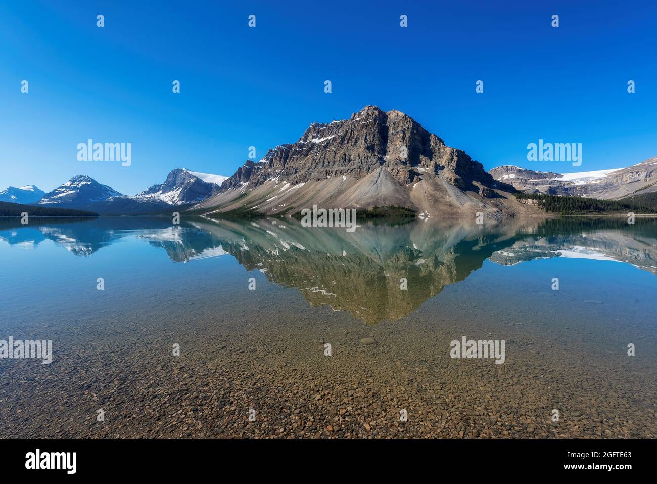 Bow lake in morning in Banff National Park, Canada Stock Photo - Alamy
