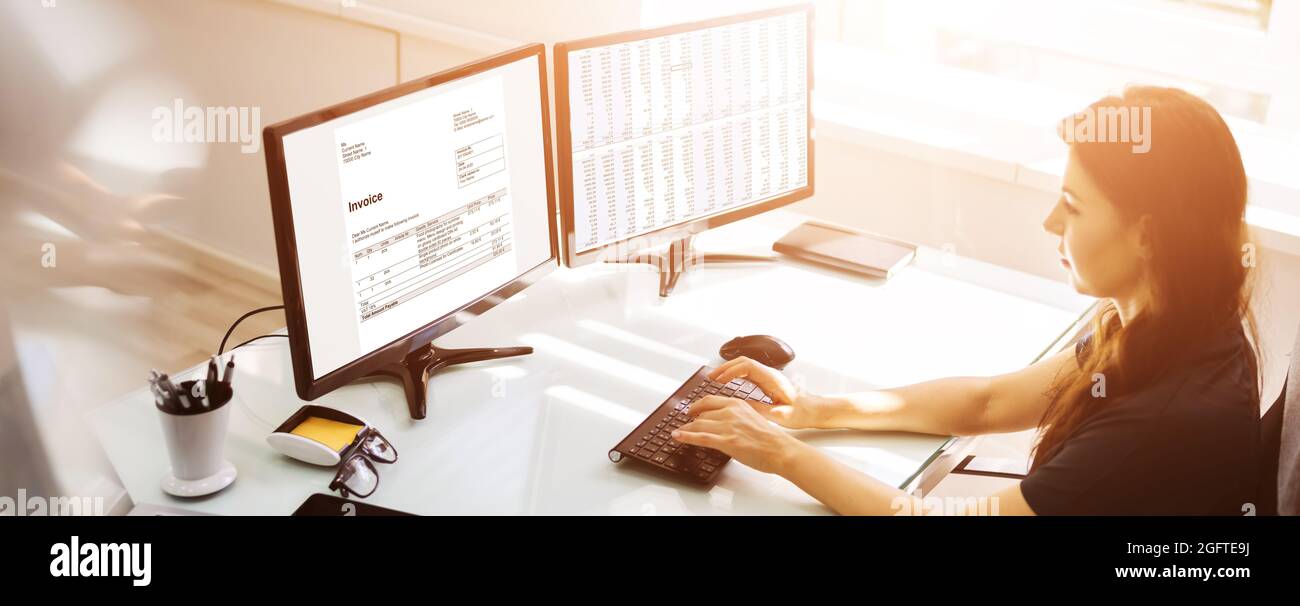 Female accounting hi-res stock photography and images - Alamy