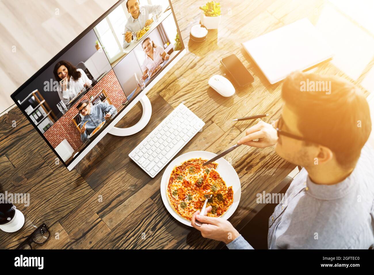 Man lunch office hi-res stock photography and images - Alamy