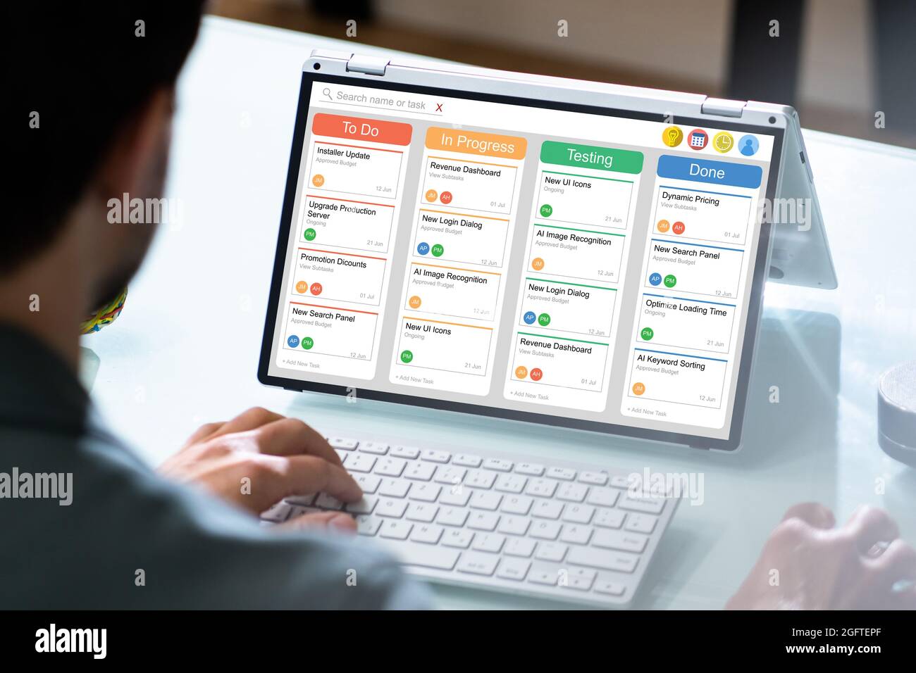 Project Manager Using Agile Software In Office Stock Photo - Alamy