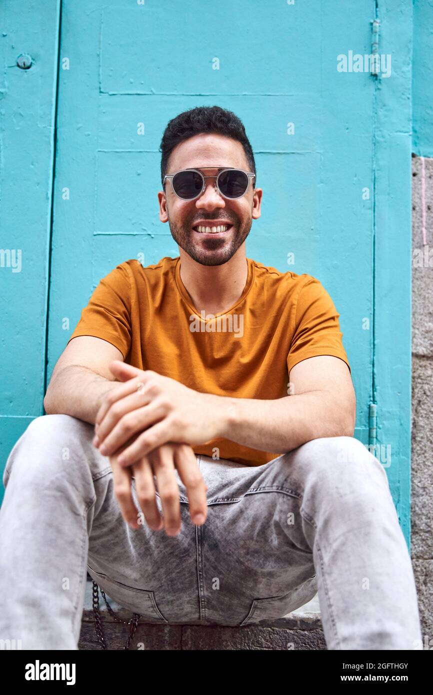 Male city tourism hi-res stock photography and images - Alamy