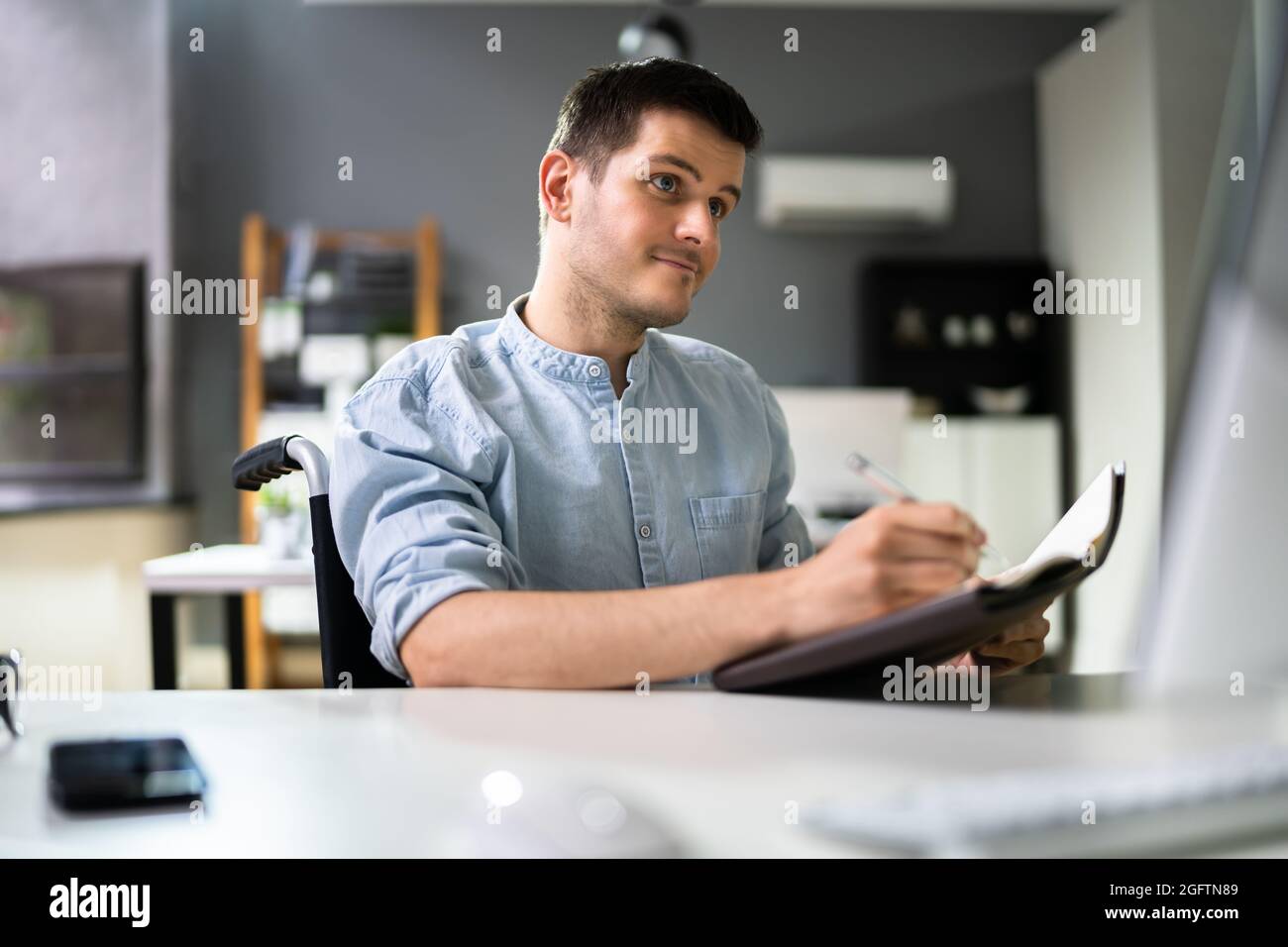 Virtual Online Training Lecture And Coaching Meeting Stock Photo - Alamy