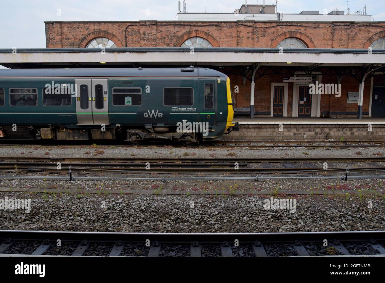 A GWR Class 166 Networker Turbo DMU at Worcester Shrub Hill Station ...