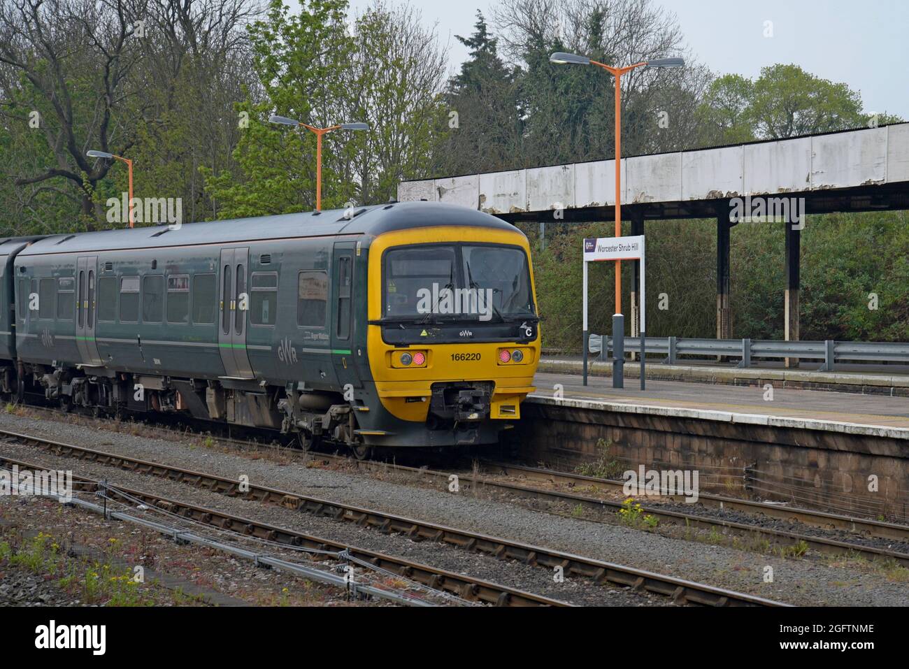 A GWR Class 166 Networker Turbo DMU at Worcester Shrub Hill Station ...