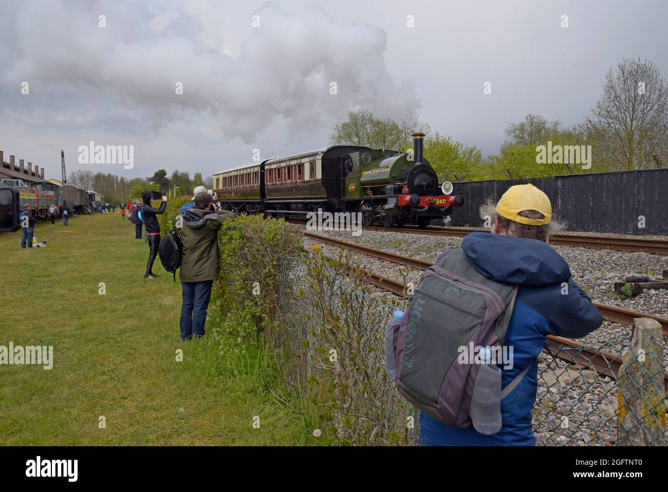Railway enthusiasts photographing GWR steam locomotive 1340 at Didcot ...