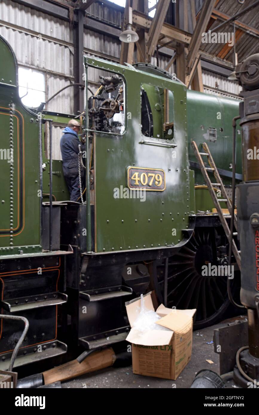 Volunteers at Didcot Railway Centre workshops working on the ...
