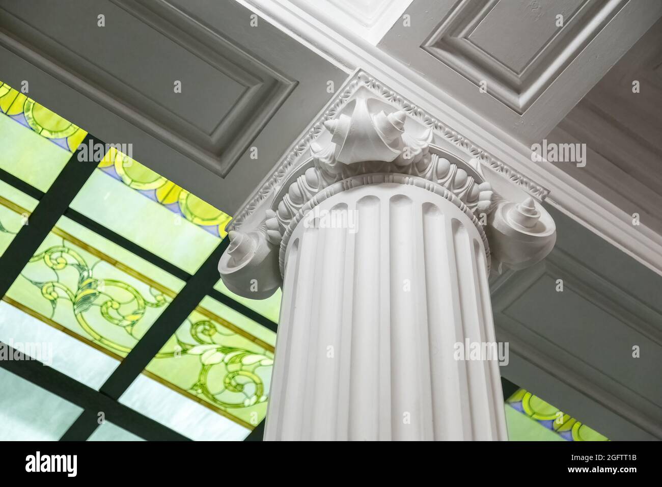 Greek style columns hi-res stock photography and images - Alamy