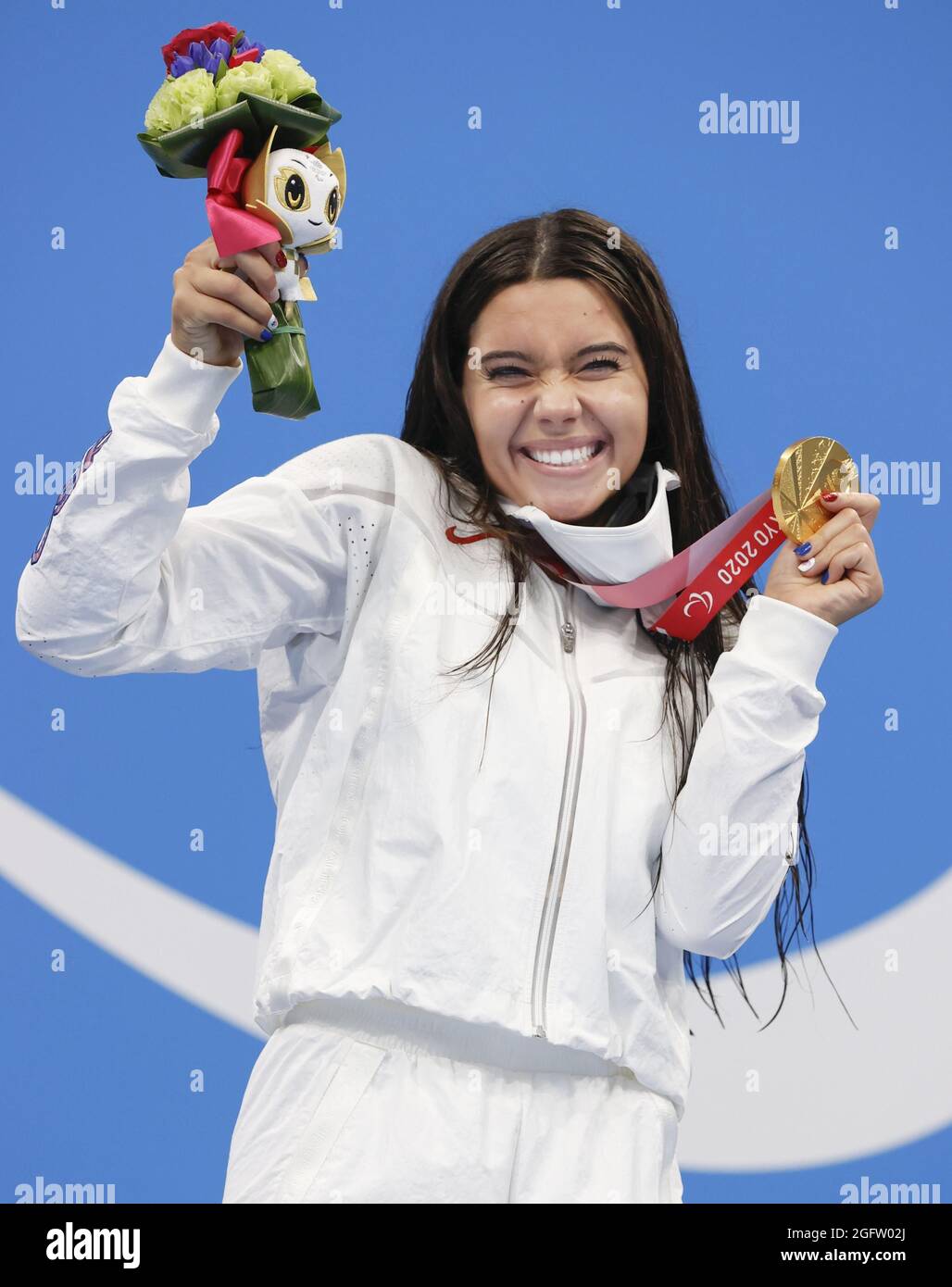 U.S. swimmer Anastasia Pagonis poses with her gold medal for the women ...