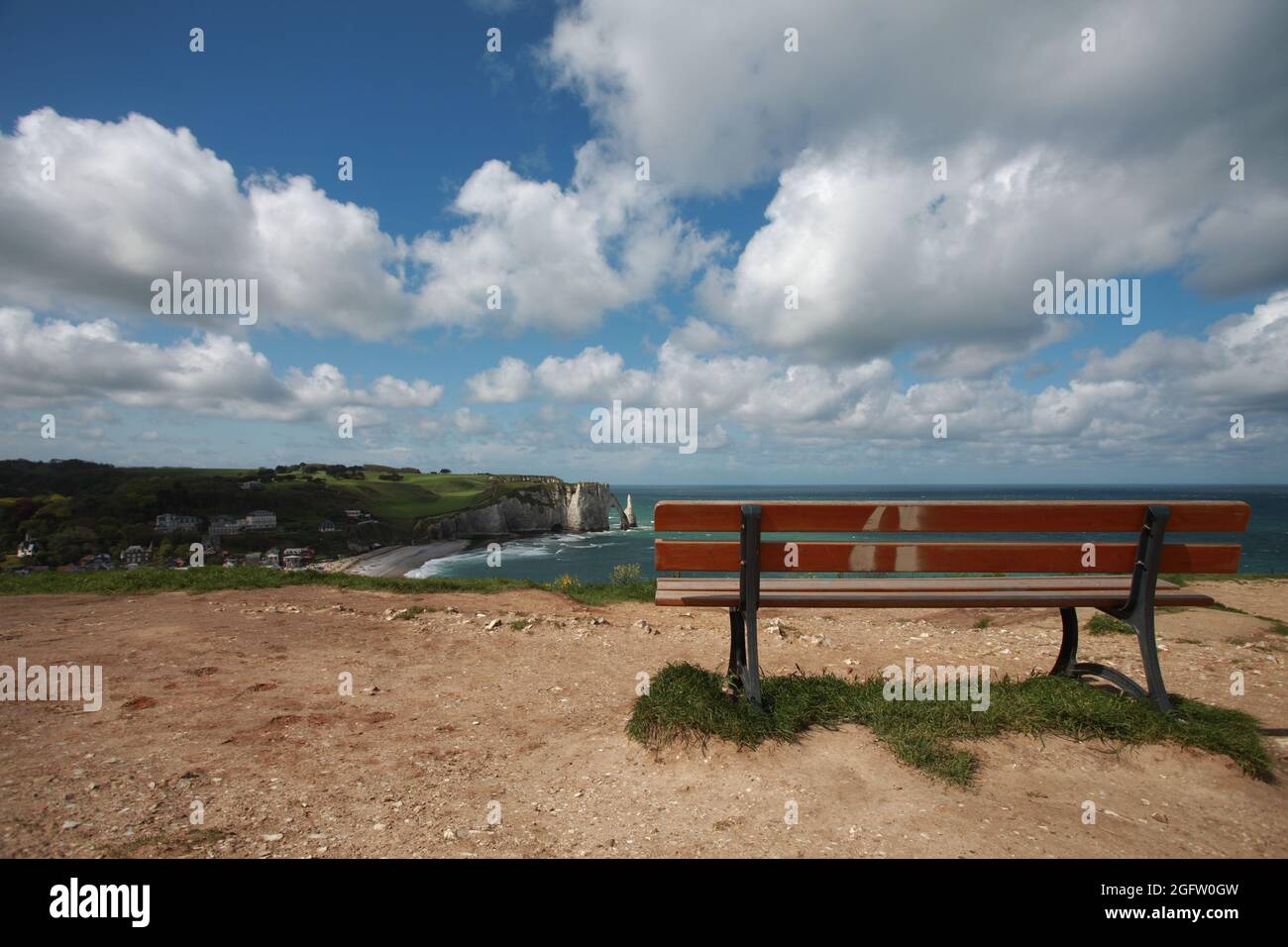 Natural view of a bench on top of a cliff seeing the beautiful city and ...