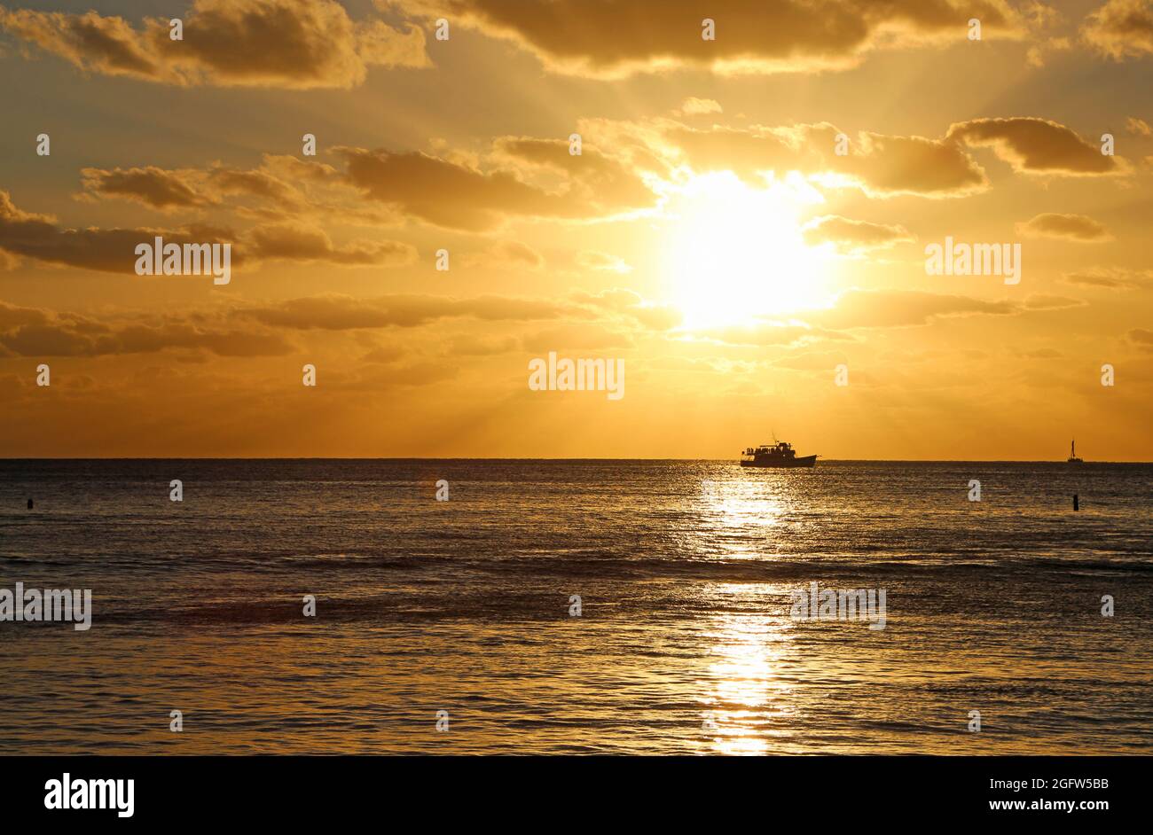 Oahu sunset cruise hi-res stock photography and images - Alamy