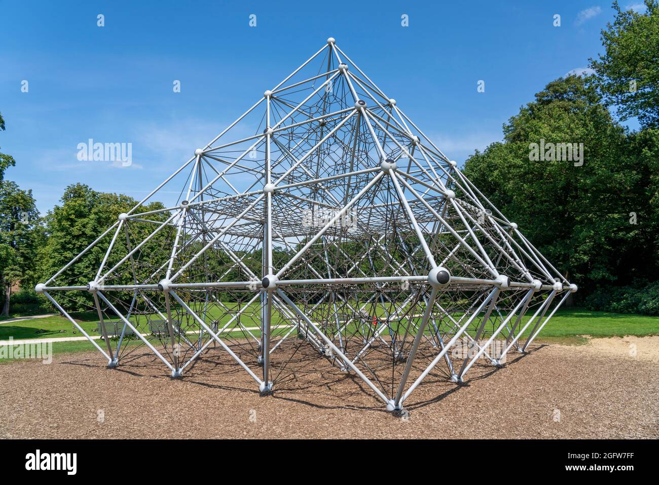 Climbing scaffold, climbing pyramid, symbolic image Network, networking ...
