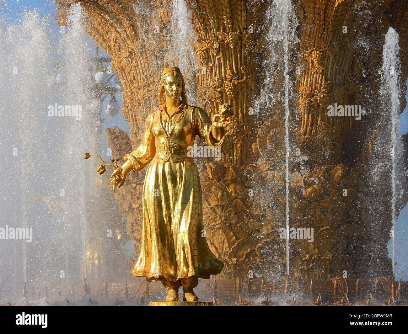 MOSCOW, RUSSIA - 20 SEP, 2018. VDNH, Statue of Girl-Uzbekistan, 1954 ...