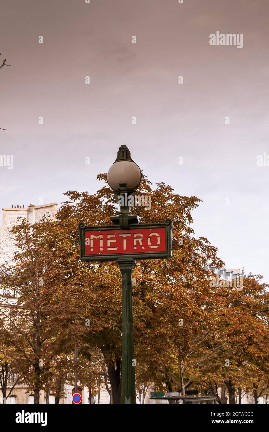 Underground subway sign hi-res stock photography and images - Alamy