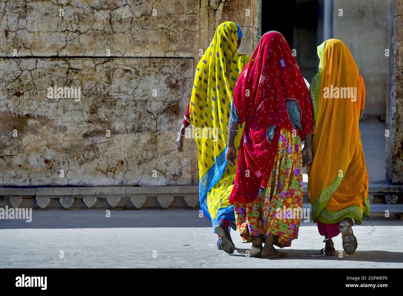 Asean traditional clothes hi-res stock photography and images - Alamy
