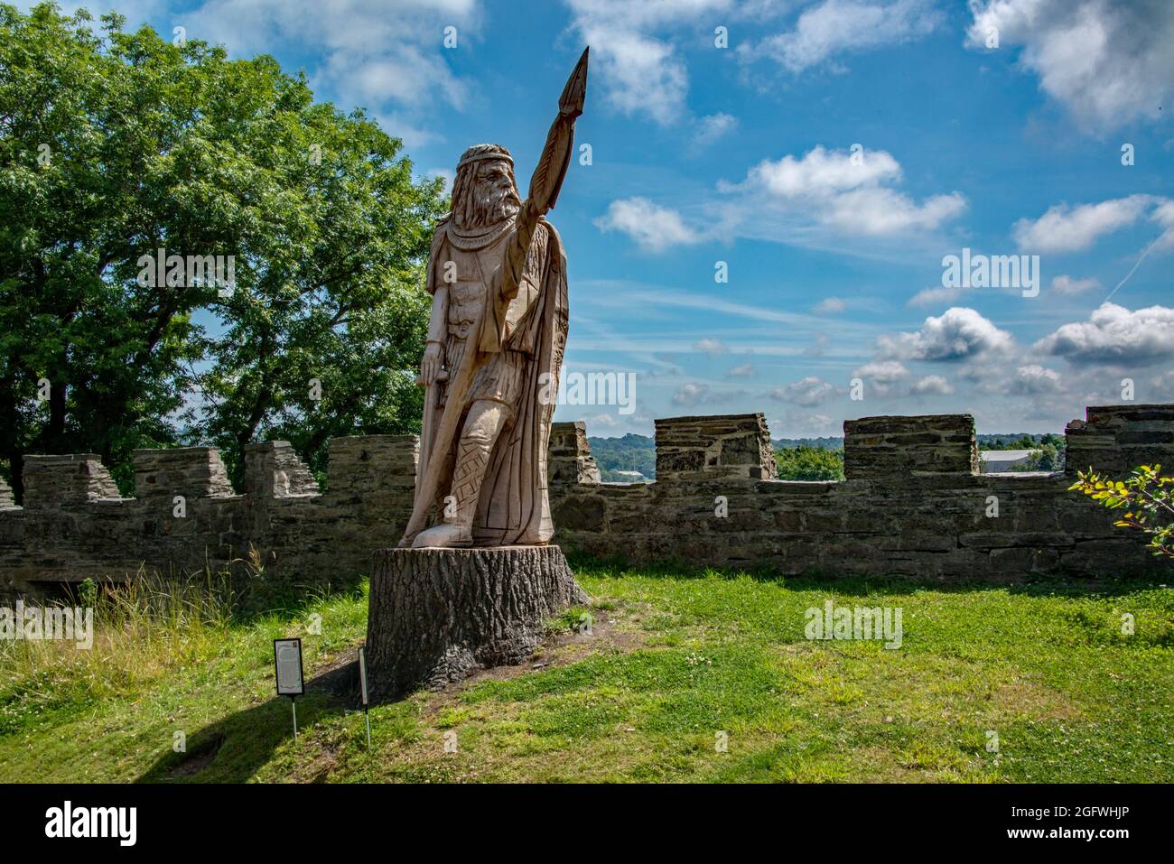 Lord Rhys sculpture (carving) by Simon Hedger at Cardigan Castle. UK ...