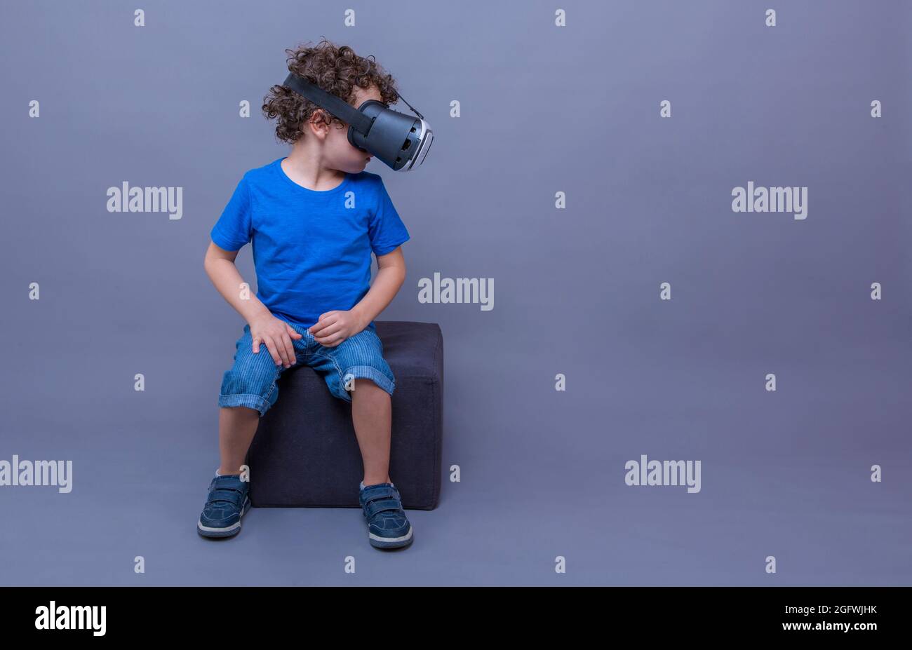 Child watching virtual screen hi-res stock photography and images - Alamy