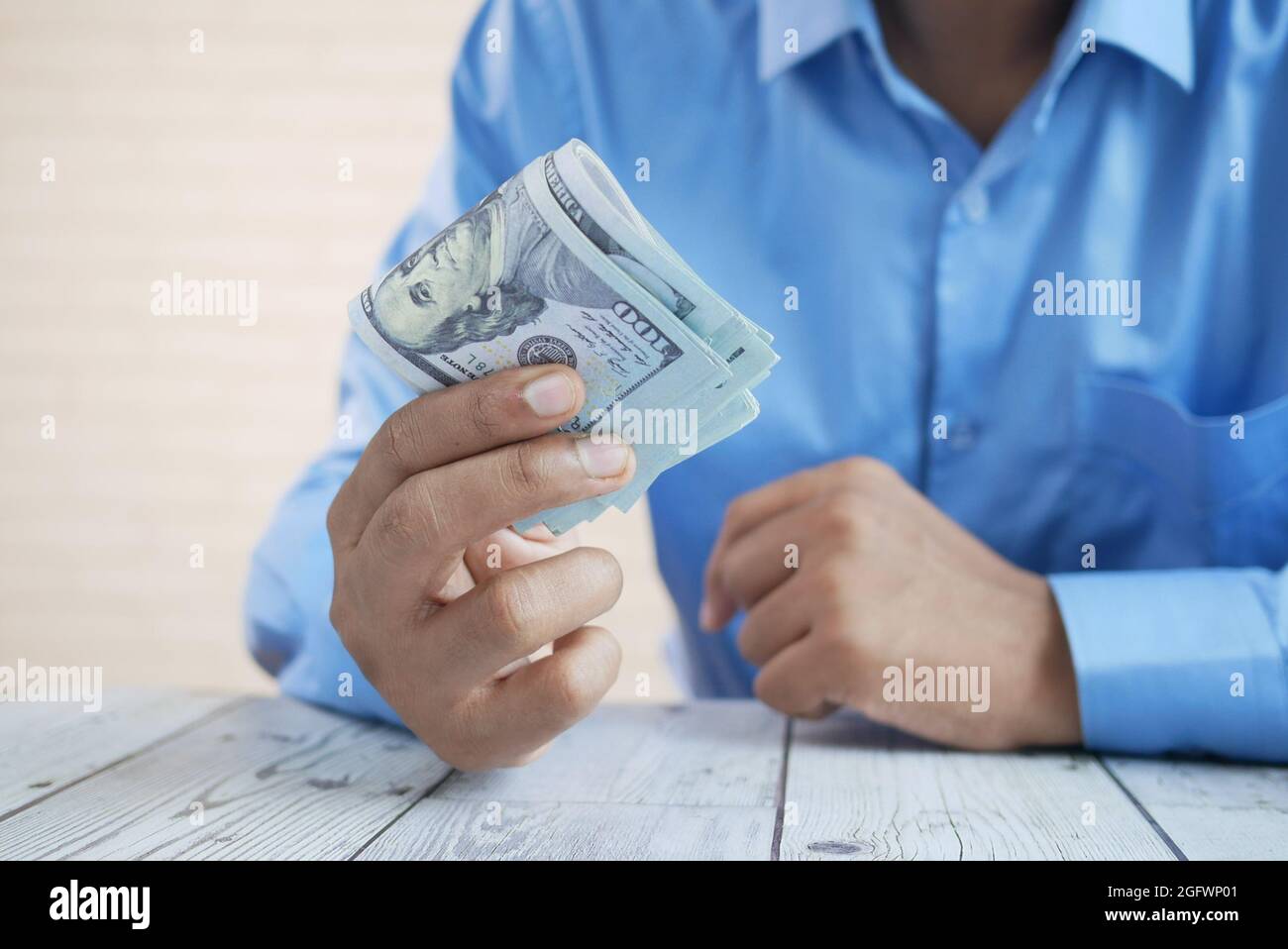 Hand man counting 100 hi-res stock photography and images - Alamy