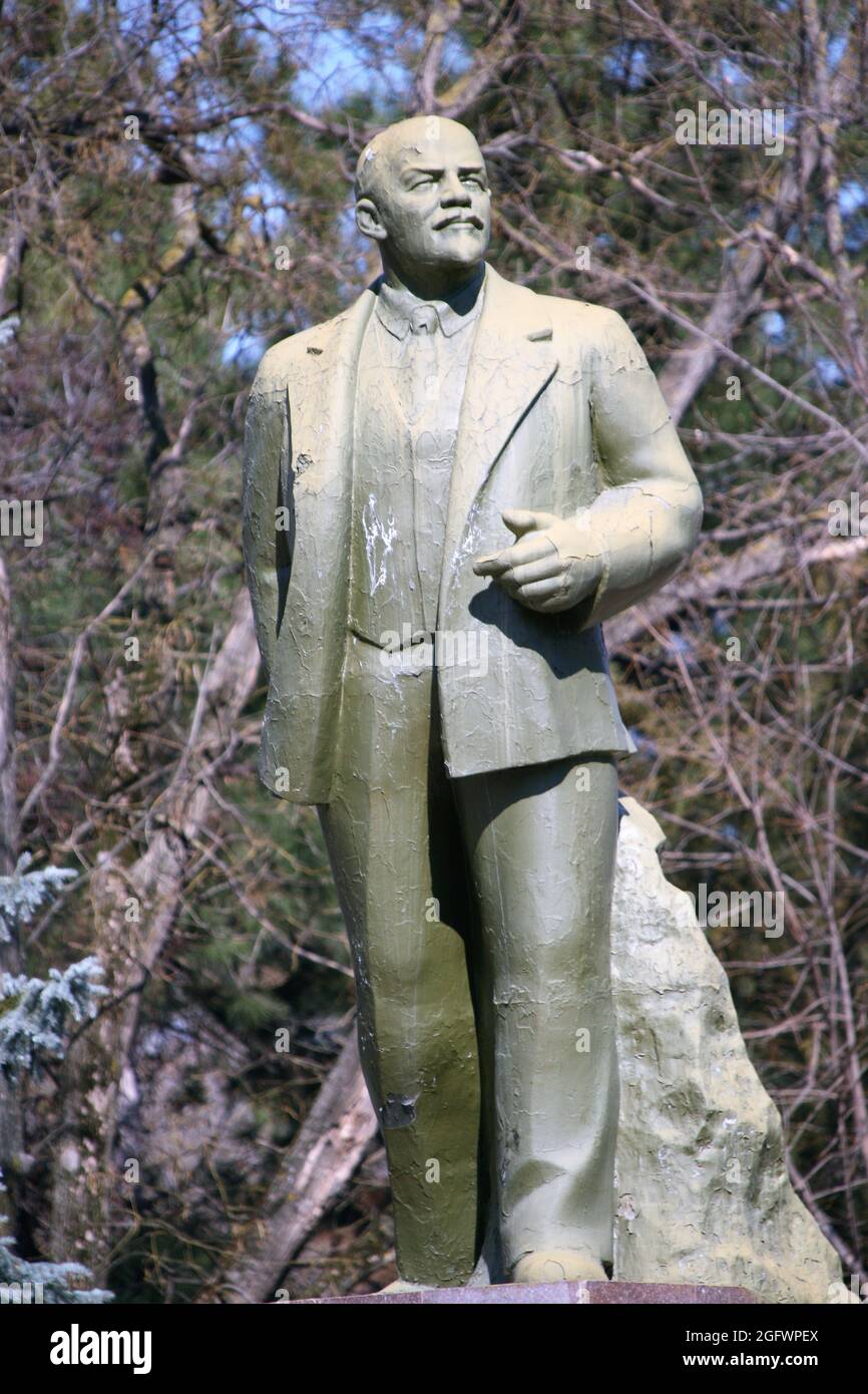 Statue of Lenin in Transnistria Stock Photo - Alamy