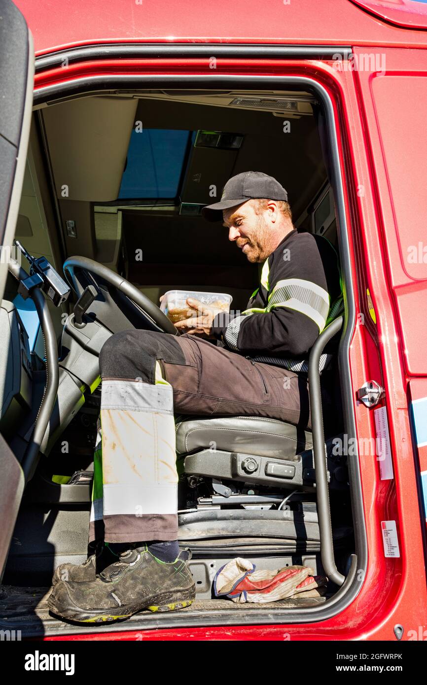 Truck driver having lunch break Stock Photo - Alamy