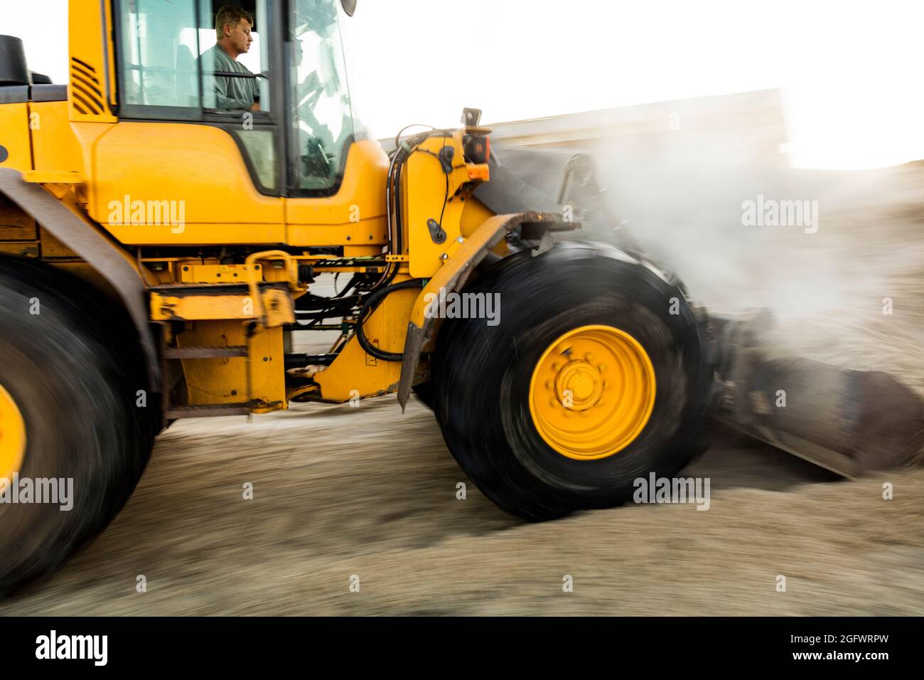 Man operating bulldozer hi-res stock photography and images - Alamy