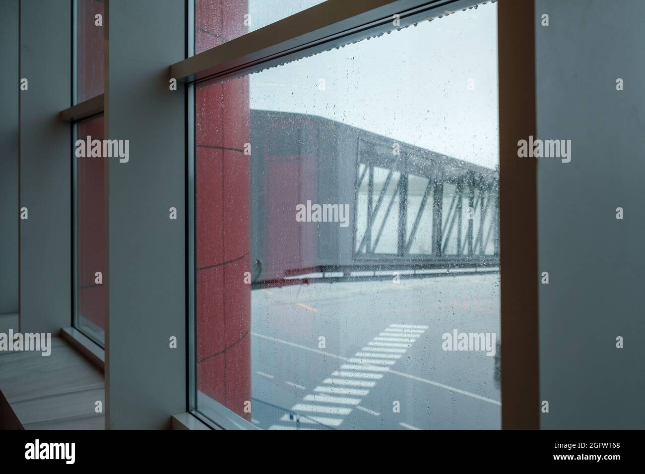 Glass airbridge hi-res stock photography and images - Alamy